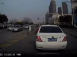 差点发生车祸,非机动车0:55
