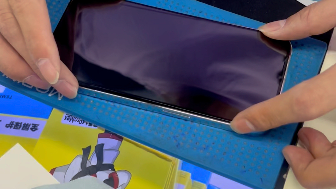 苹果14pro贴钢化膜教学视频,iPhone15pro钢化膜怎么贴?宁波蓝猩钢化...