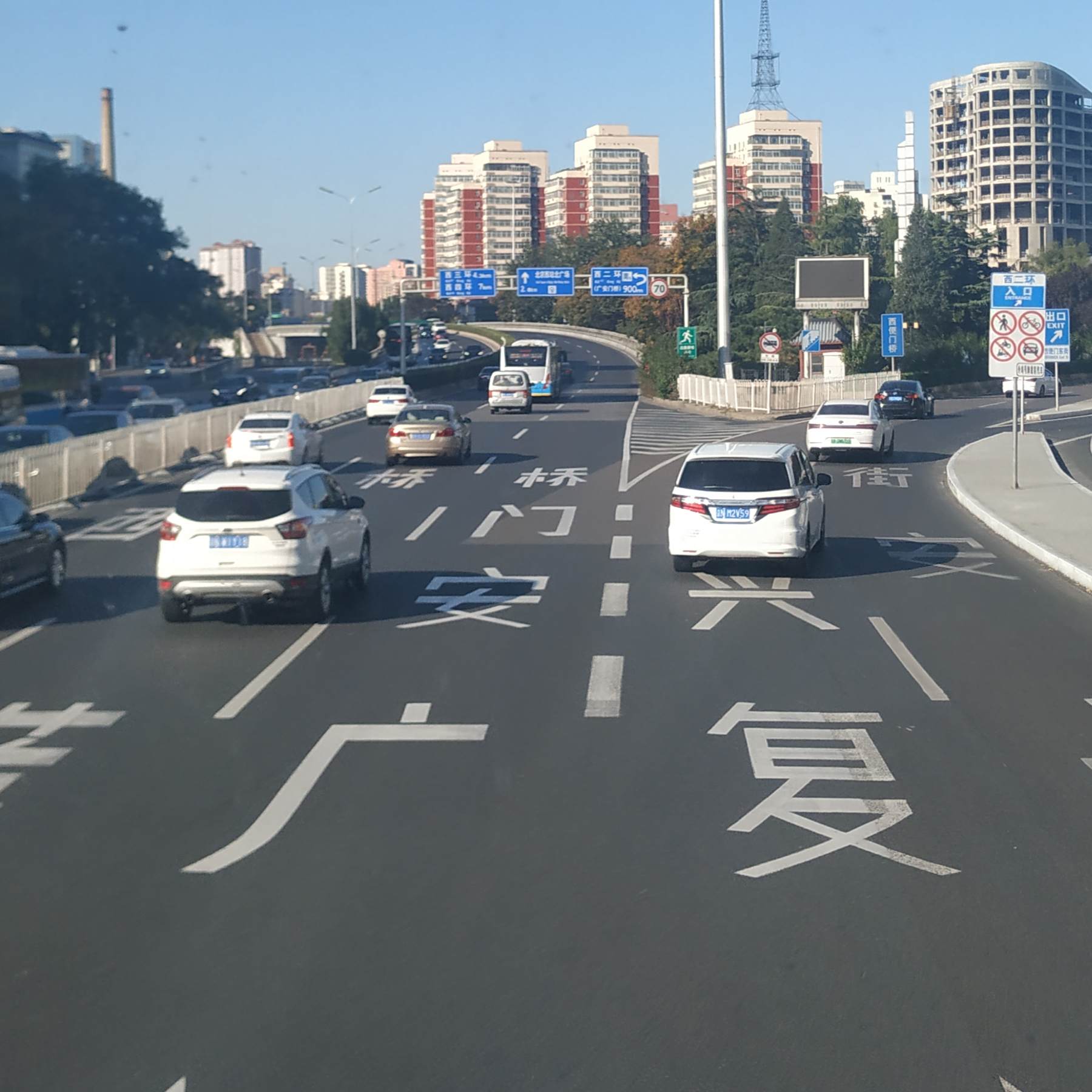 袖手旁观沉默人 