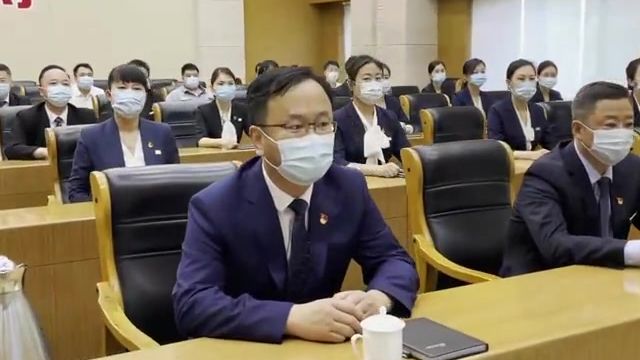 热烈庆祝中国共产党山东省第十二次代表大会胜利闭幕