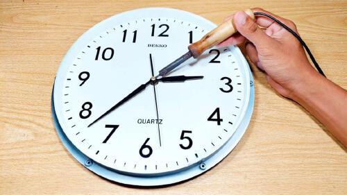 卧室的钟表,怎么变成带夜视功能的?到了晚上非常迷人