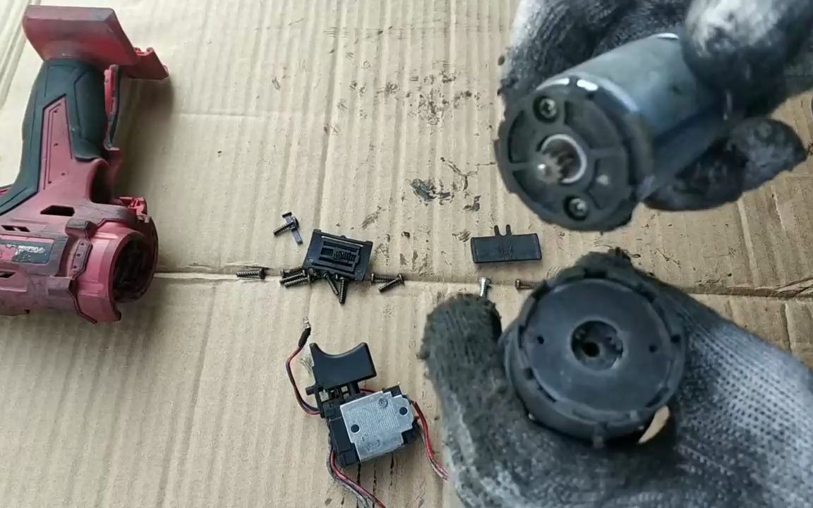 有网友问锂电钻的齿轮箱拆开了不会安装,工具哥今天详细讲解了_演示