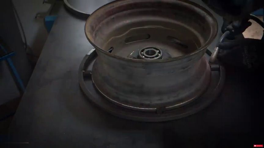 用一个废旧轮毂做一个绕管机,看到成品太佩服了