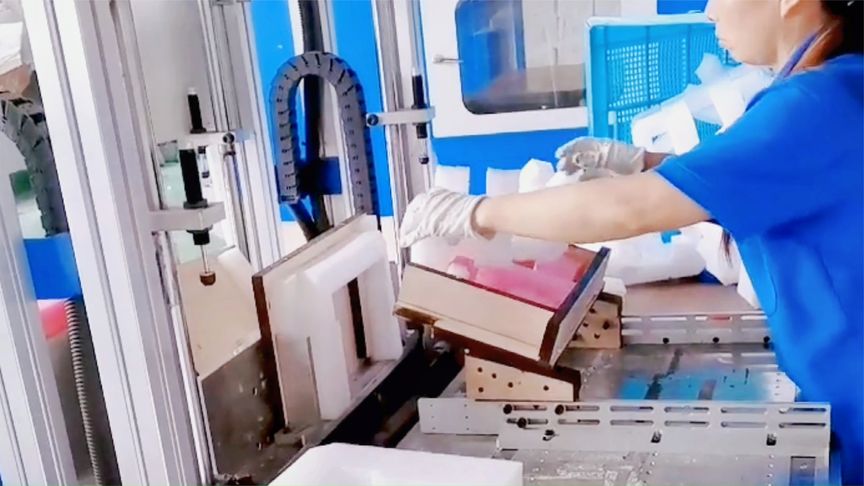 乡镇小型加工厂,靠加工异形珍珠棉年入40万,全部按照订单生产。