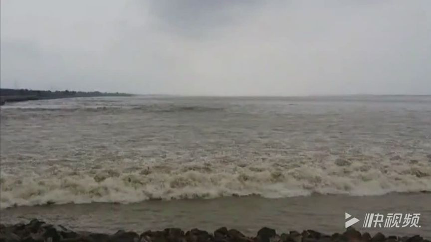 钱塘江的大潮,看起来这么壮观,真的气势磅礴