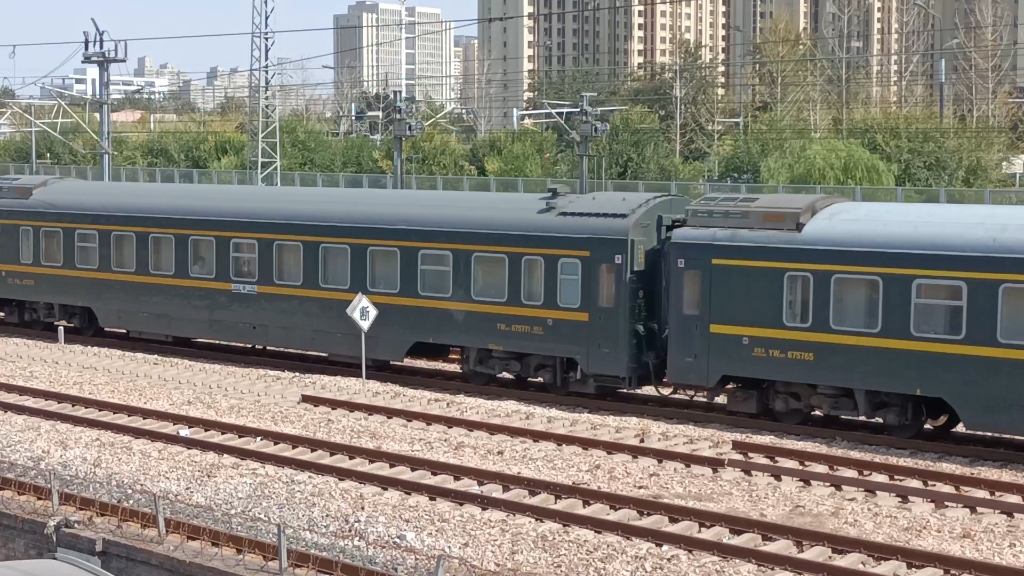 Z14次英雄列车出石家庄地下直径线,本务沈局沈段HXD3D0648,车型25...