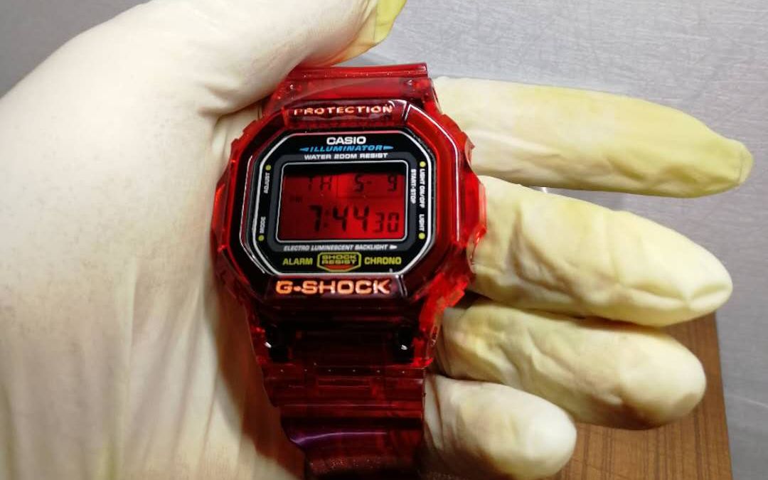 如何给一只卡西欧G-SHOCK手表换壳子这个是dw5600改的血鹤红...
