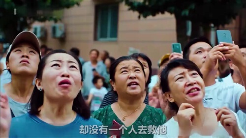 外卖小哥义无反顾救下悬窗小男孩背后的感人故事