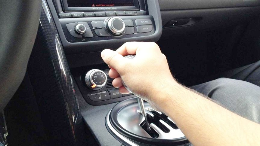 刚提的手动挡车出现跳档现象怎么办?