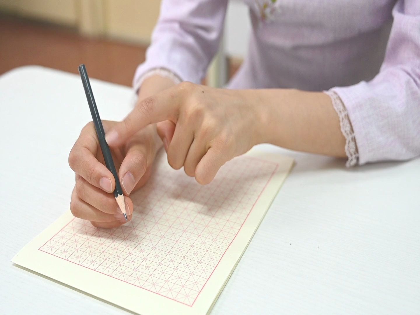 养成良好书写习惯-正确坐姿与握笔