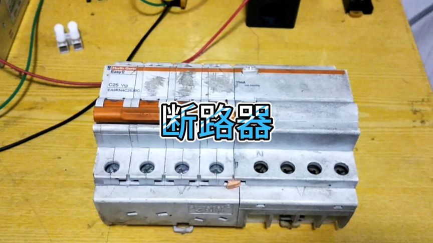 断路器的各个端子排接线介绍,简单易懂