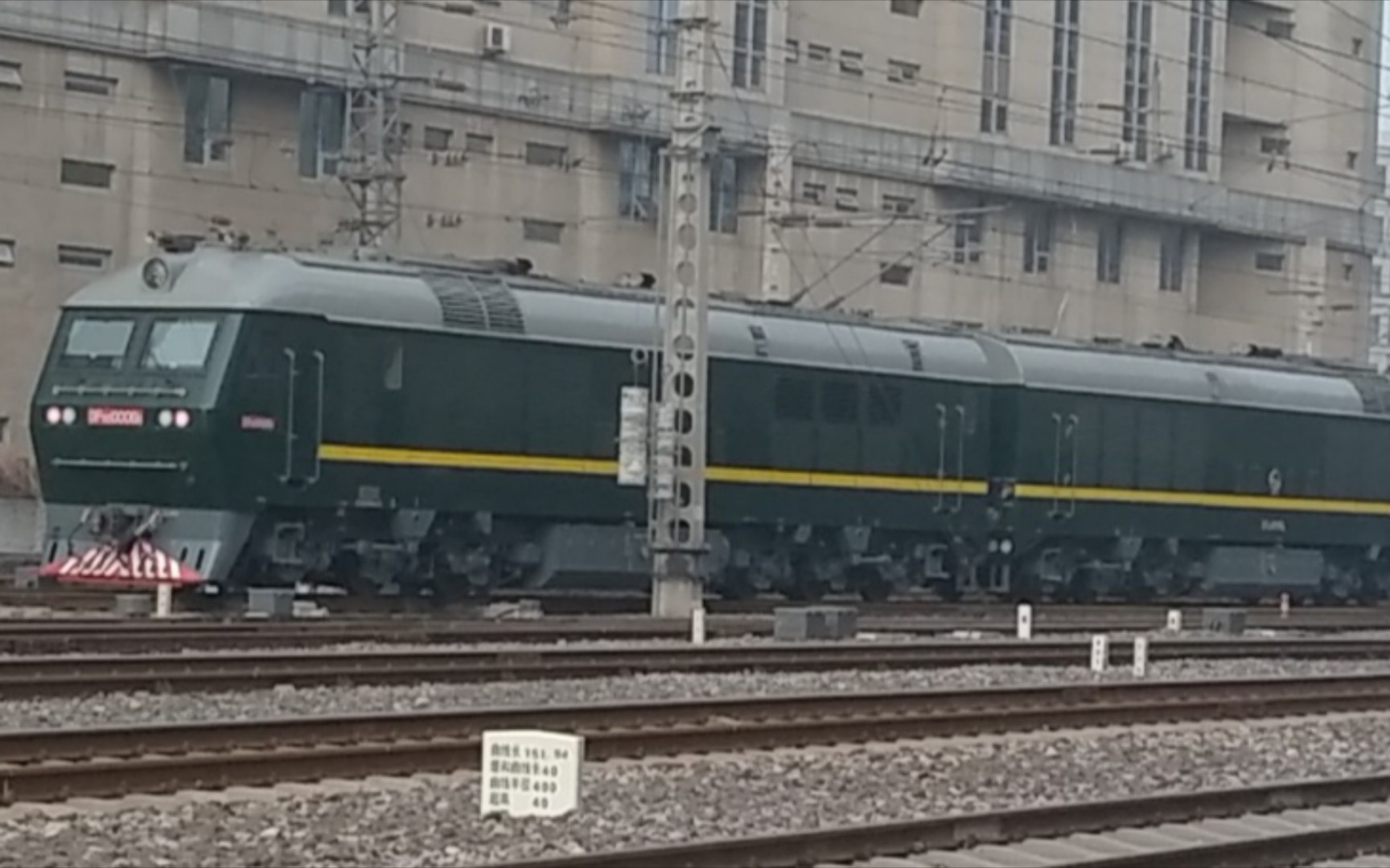 北京西站东侧拍火车2