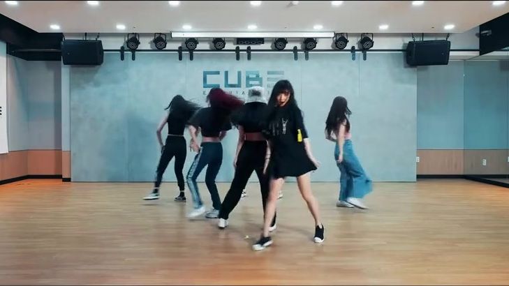 泫雅师妹团GIDLE夏日回归主打《一》舞蹈练习室版MV首播