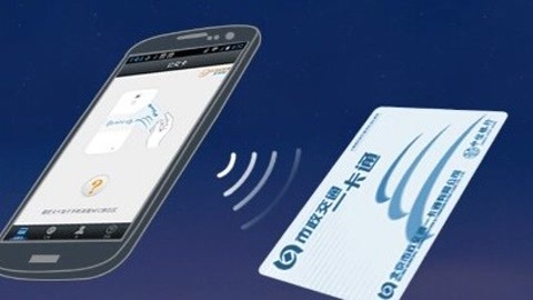 小哥,你会用微信给公交卡充值吗?