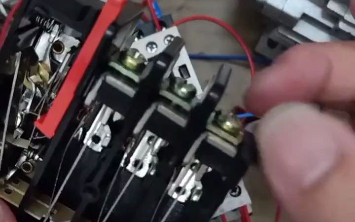 热继电器控制接线及动作原理分享给大家,