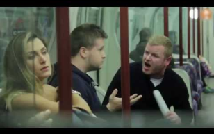 【社会实验】妈妈在车厢哺乳遭谩骂 你怎么看?@油兔不二字幕组