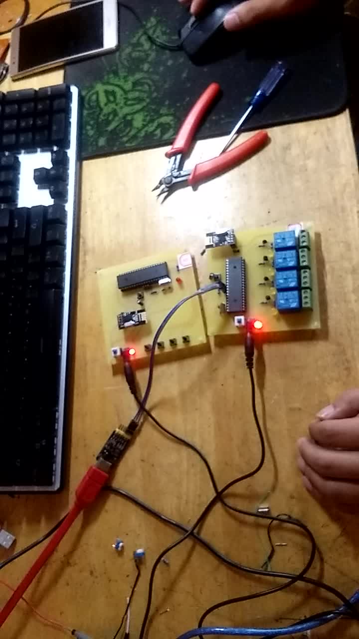 基于51-STC15W单片机的无线NRF24L01控制继电器开关插座2.4G...