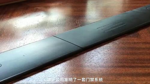 为了防止歹徒破门而入,国外公司发明了一套门禁系统