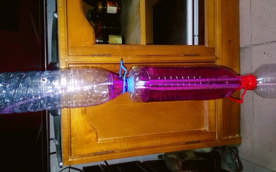 自己做的小喷泉,物理原理很简单。