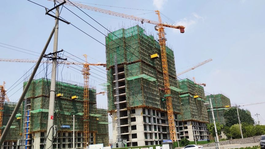 建筑工地别说工资月结了,生活费月结都难,三个月才发500