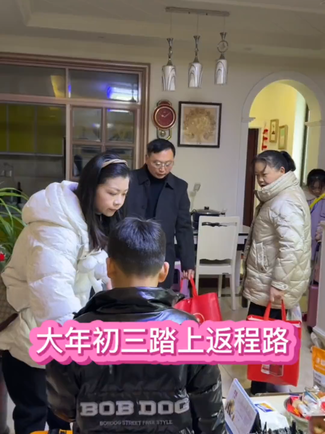 #充电器一拔又是一年 回来时的满心欢喜,离别时的万般不舍,带走了...