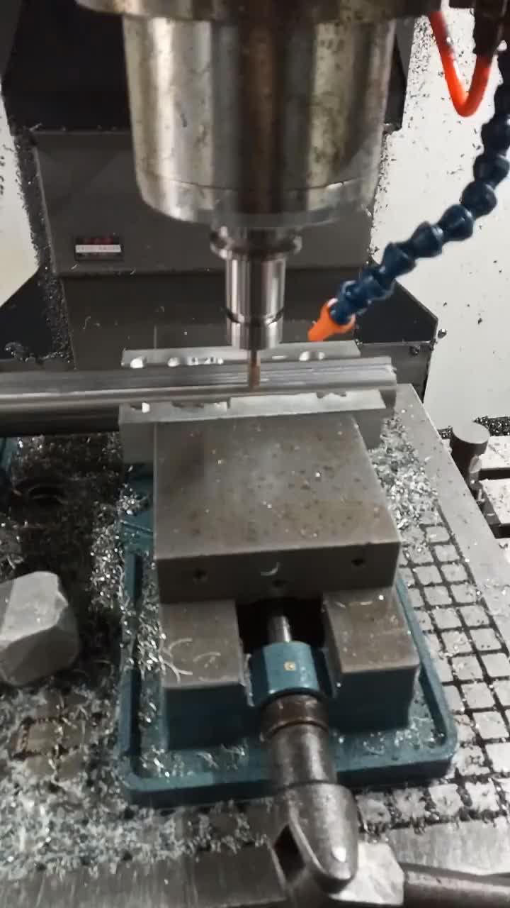 UG编程UG教程三轴干出五轴的活!只要心态好摆角度校表分中都是没有...
