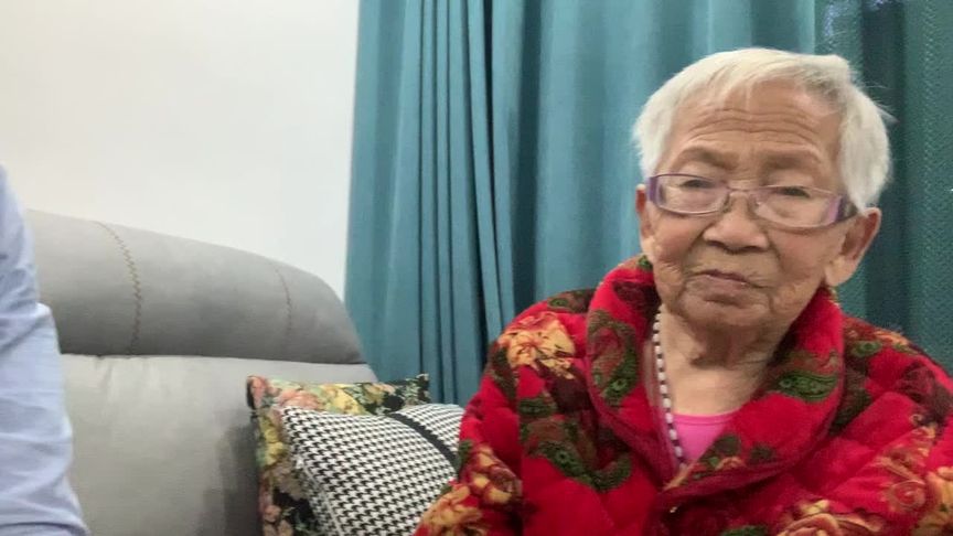 跟老妈协商关于少抽烟之第三轮谈判#记录老人 #感动 #家有老小孩