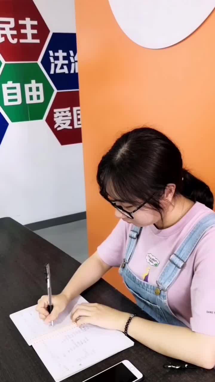 当个会计真的不容易啊!你们觉得呢?欢迎留言互动哟@抖音小助手 #...
