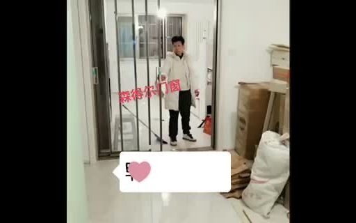 ...可以装上一道顺畅静音、通透明亮的推拉门,尽情享受阳光和风景 。