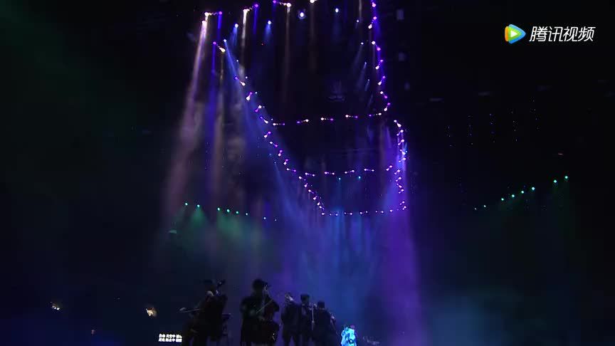 华晨宇演唱会绝美现场《蜉蝣》:生命的微茫与磅礴