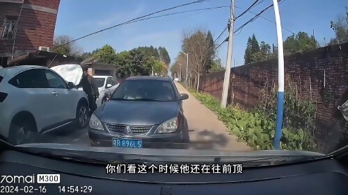 行人横穿马路被撞飞339295