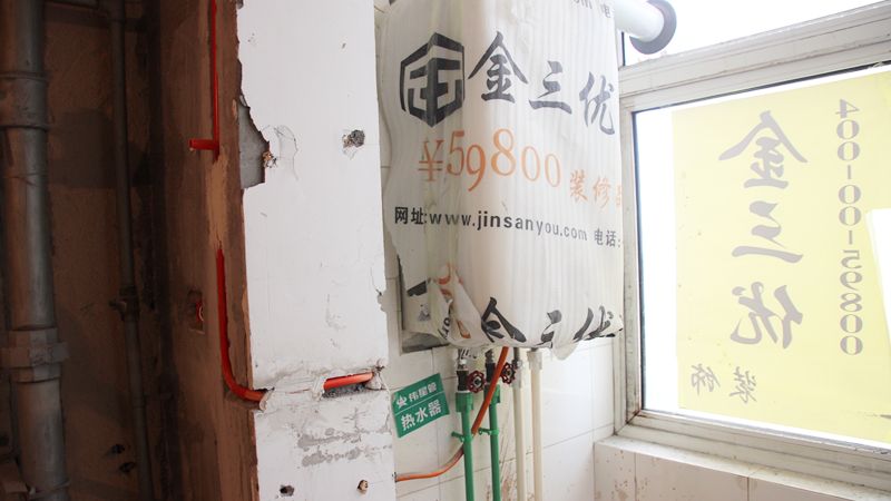 卫生间装电热水器还是厨房装燃气热水器?看师傅怎么说!