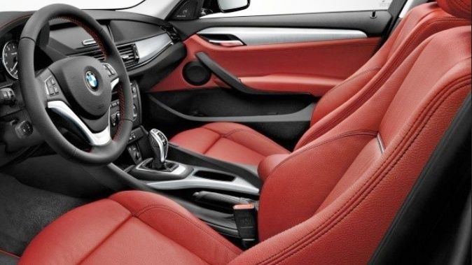 新款宝马X1变化大,配电子档把,内饰太漂亮了