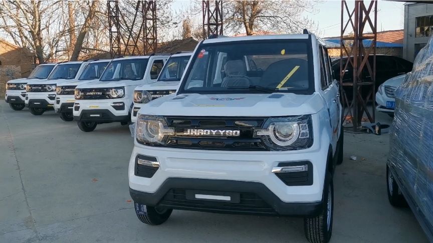 加长升级双排烈马皮卡车 5000瓦电机动力强劲 拉货好帮手