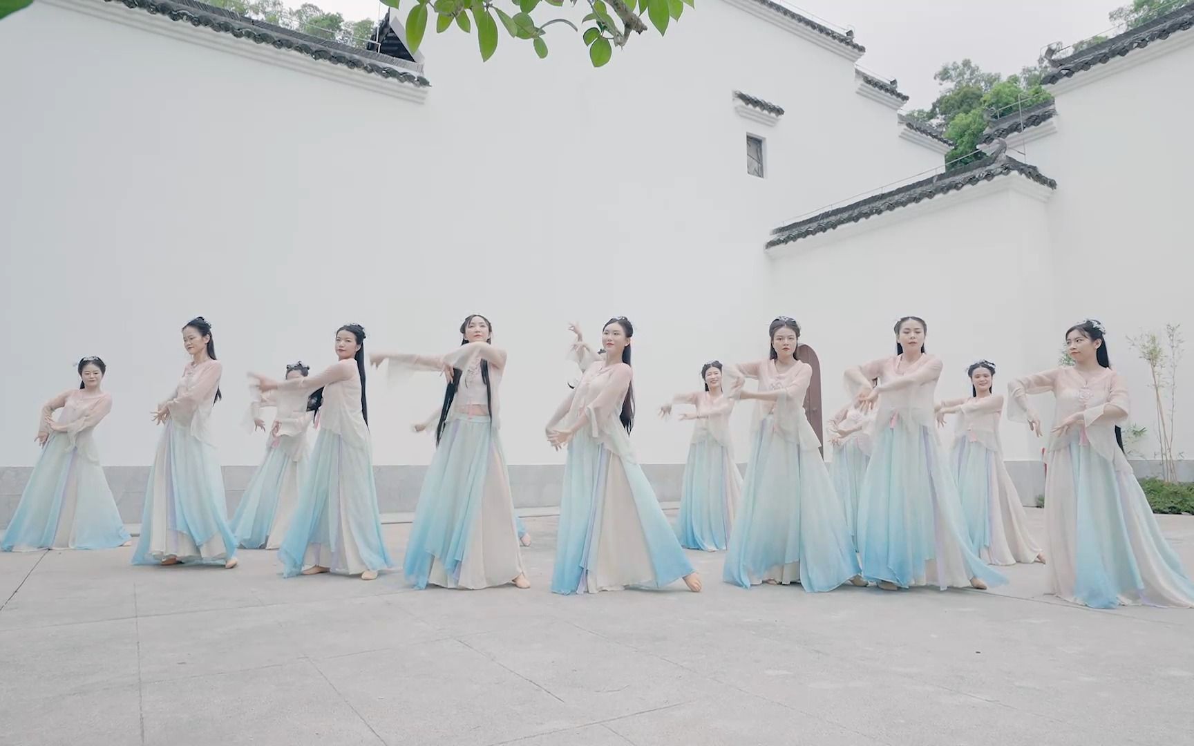 少女的气息,是万物复苏的春日!原创古典舞《生机勃勃》【单色舞蹈60...