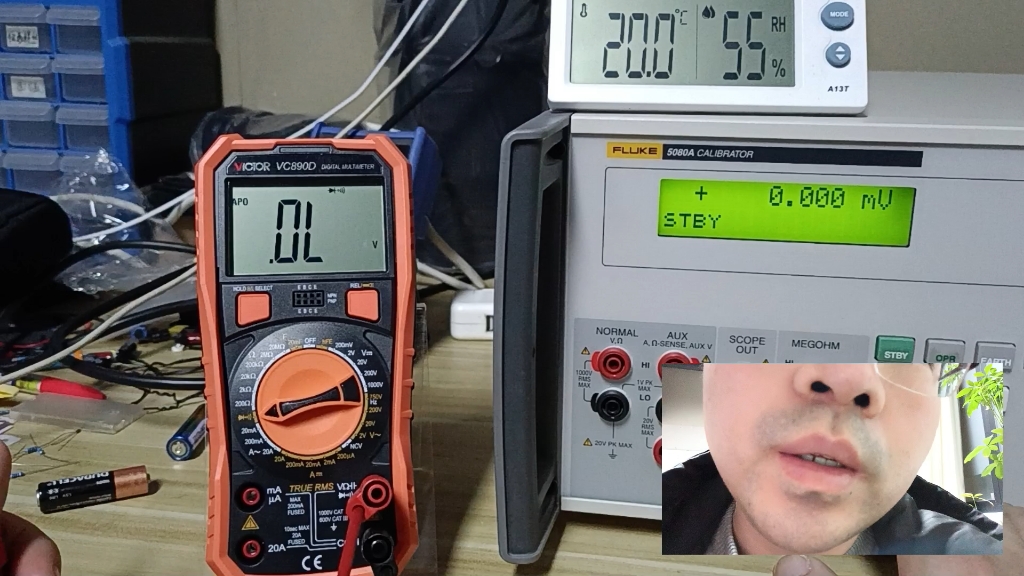 测胜利VC890D万用表电压电阻电流