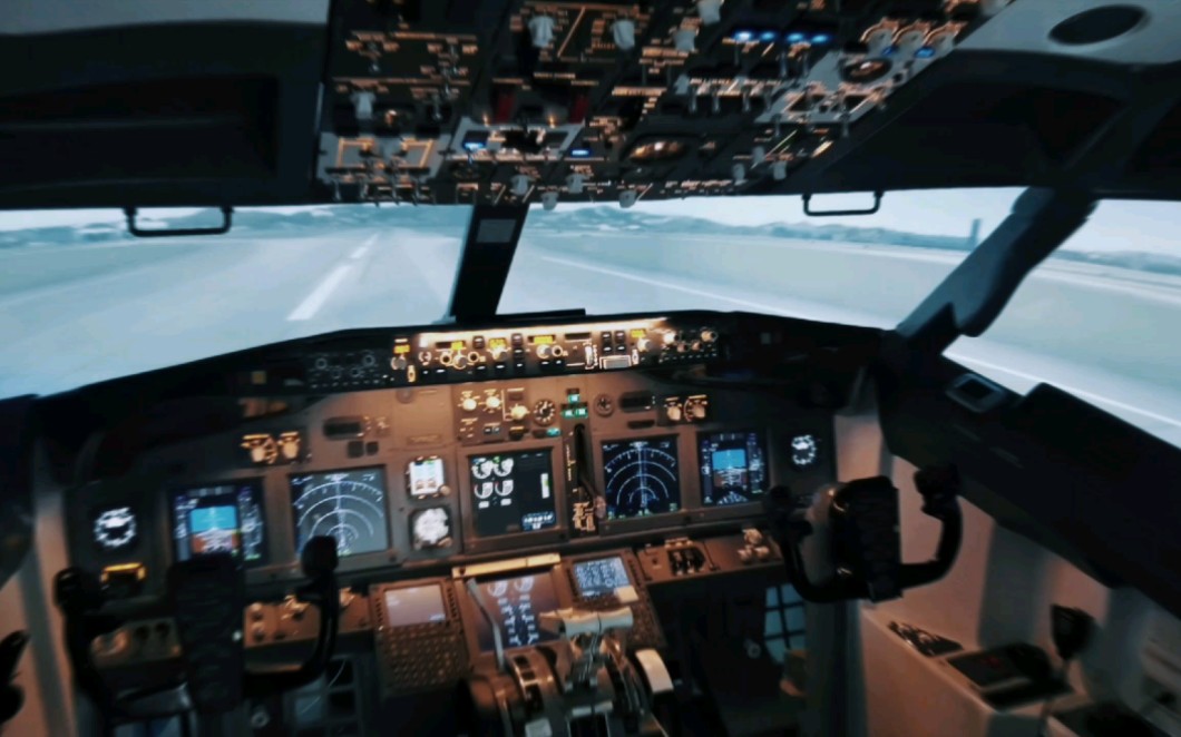波音737全真模拟舱 飞机驾驶舱第一视角 带你感受飞行～