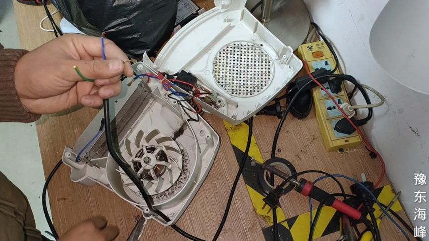 为什么不建议大家用暖风机小太阳取暖?维修拆解一台看下内部结构
