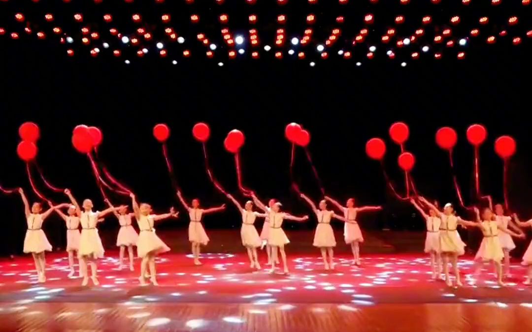 少儿舞蹈 少儿红色题材舞蹈,大气开场舞,我心中的那一抹红,是国旗的...