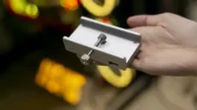 解决电脑插拔USB连接器的便捷方法 在桌面和显示器上增加扩展口