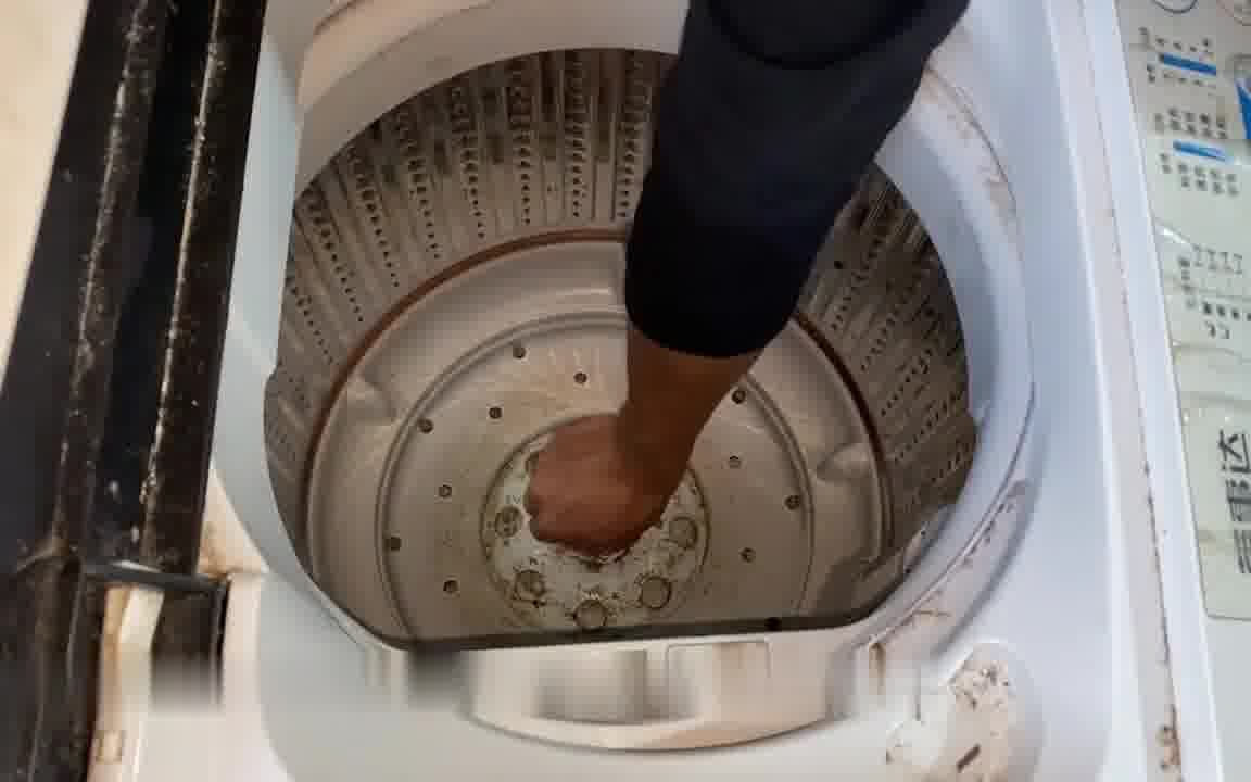 博世洗衣机右下角排污口打不开,08分57秒《,这一次,总不会了吧?哈哈...