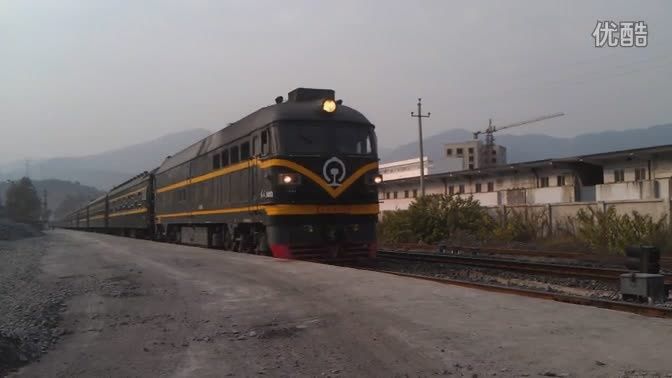 曾运行在成都至巴中的绿皮火车 K9393次到达旺苍站