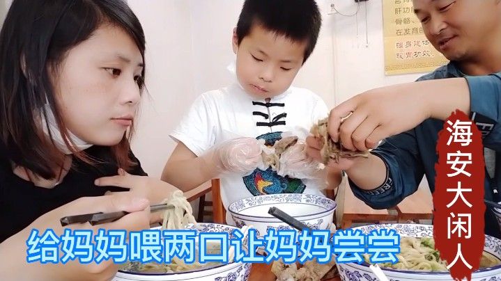 大闲人接孩子放学后不回家,从海安坐火车,到南通啃了3块牛骨头