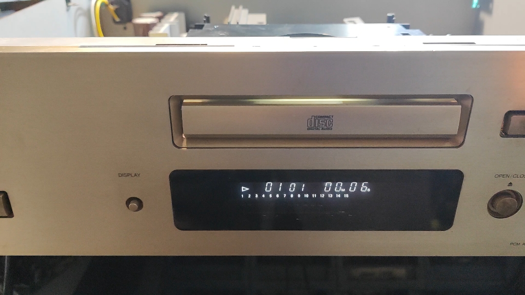 天龙CD机DCD-2800不读碟,进口岀仓不顺畅维修