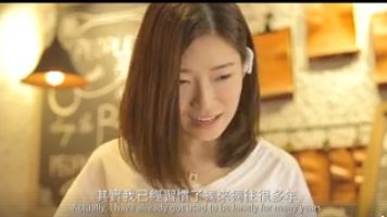 一个人在咖啡馆坐着的时候,和女服务员说话一定要谨慎