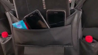 汽车座椅中间还能如此用,放上一个置物袋,收纳方便,保护后排安全