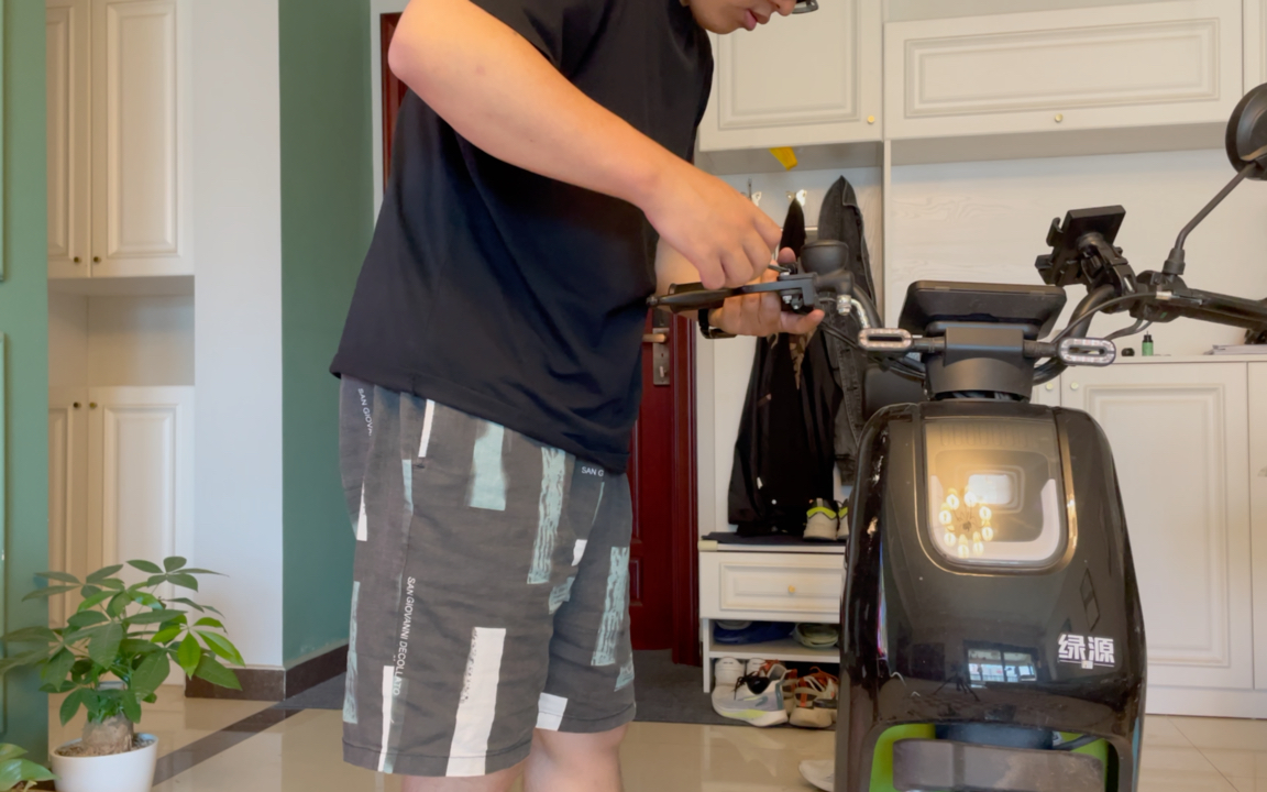 电动车把手松动-定位销坏了,更换过程