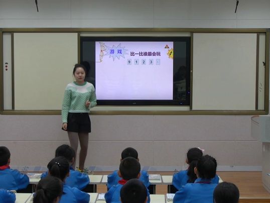 ...编人教版小学数学四年级下册《小数的意义和性质解决问题》优质课...