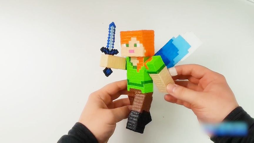 小伙子迷上了《我的世界》,于是用3D打印笔做了这玩意!