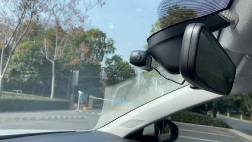 上次有人我装的是什么样的行车记录仪给你们看看我装的你们装的是哪...